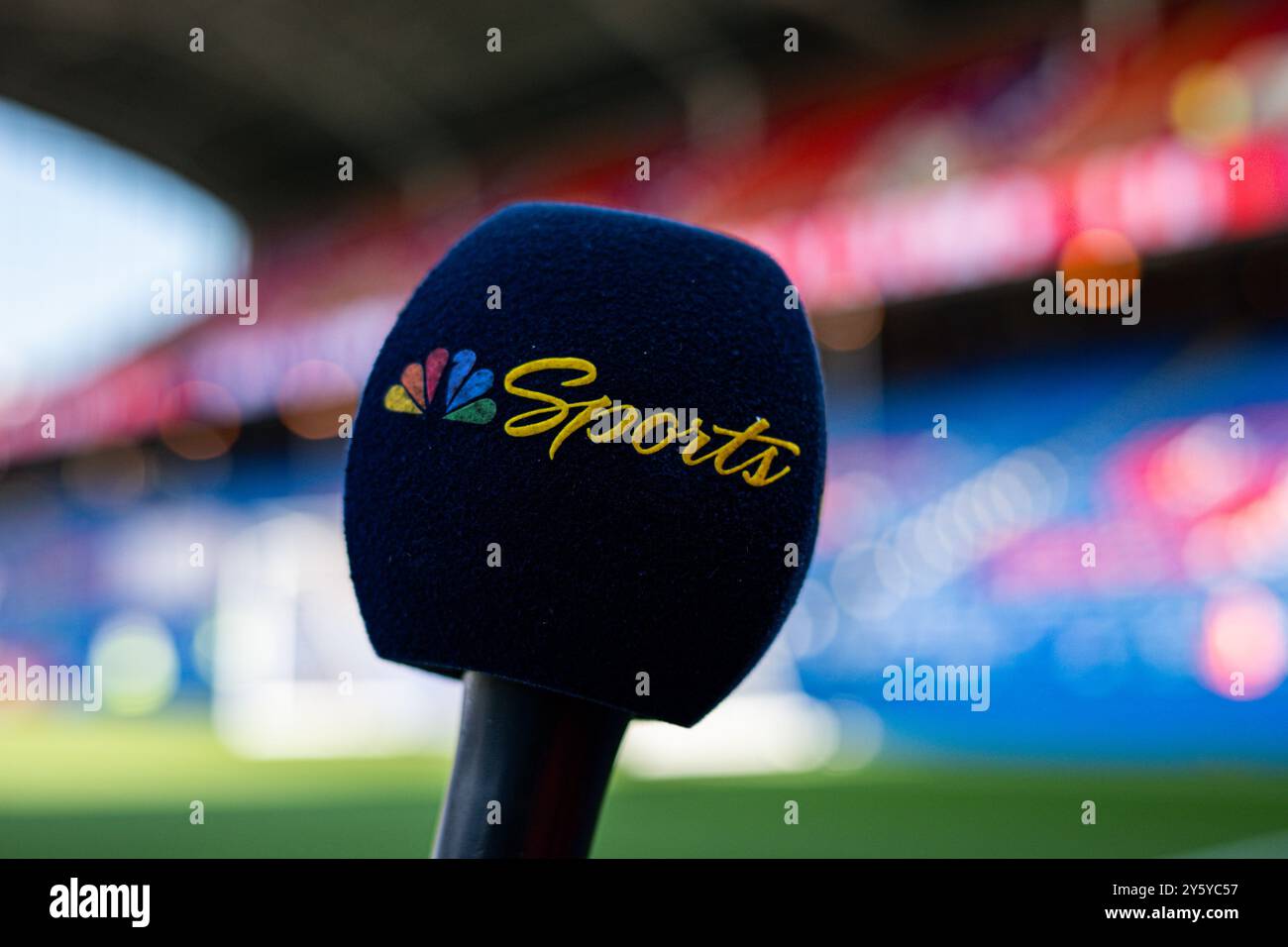 Nbc sports microphone hi-res stock photography and images - Alamy