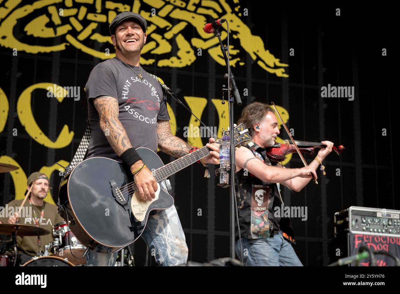 Ferocious dog hi-res stock photography and images - Alamy