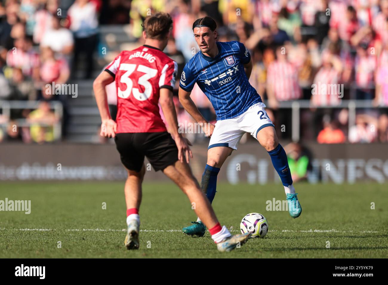 Jacob Greaves of Ipswich Town and Tyler Dibling of Southampton ...
