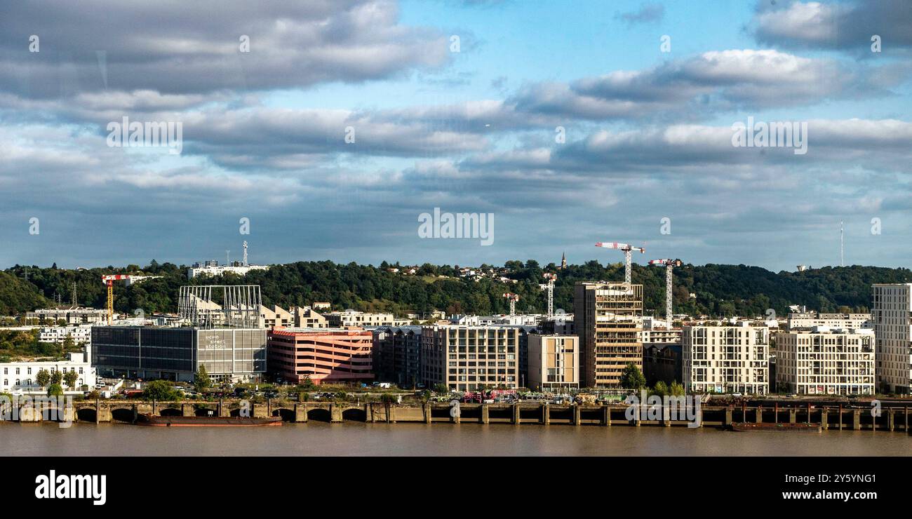 The River Garonne quayside and cityscape of Bordeaux, France Stock ...