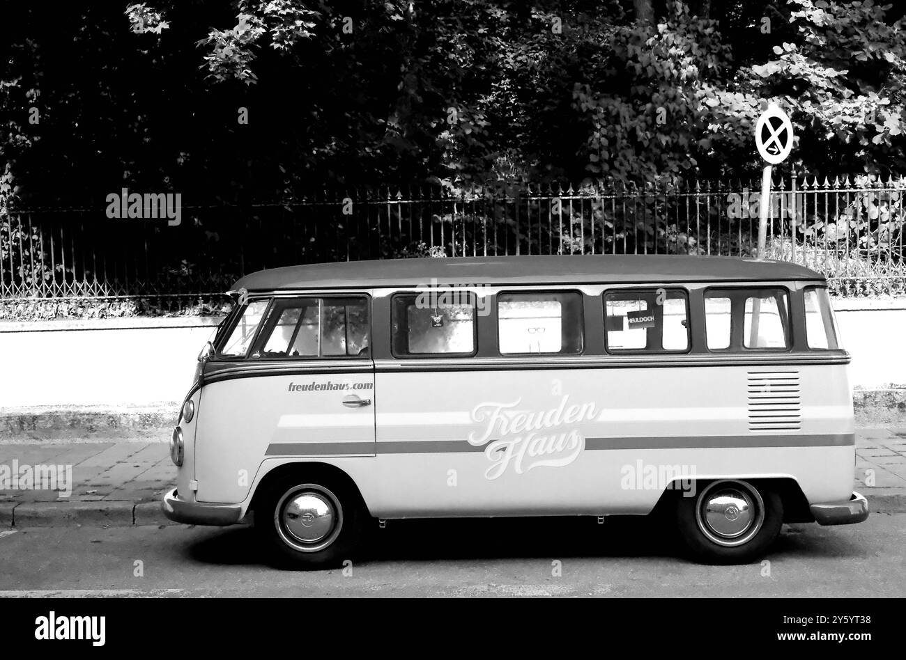 20240923, Muenchen Stadt Ausflug, im Bild: Bulli Oldtimer *** 20240923, Munich city trip, in the ...