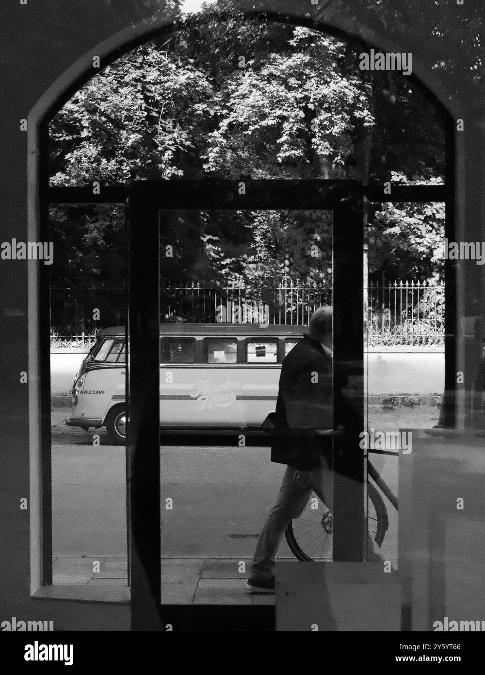 20240923, Muenchen Stadt Ausflug, im Bild: Bulli Oldtimer *** 20240923 ...