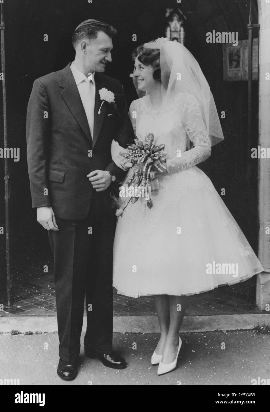 PATRICIA GRACE WEDS RONALD PALMER / 16 APRIL 1961 Stock Photo - Alamy