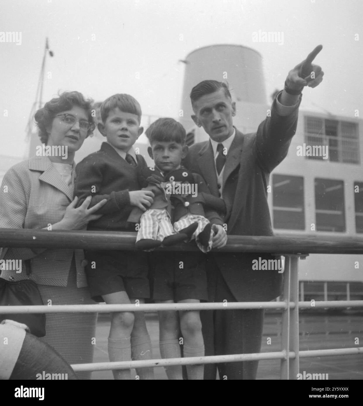EDWARD ADAMS WITH FAMILY ABOARD ORIANA 12 APRIL 1961 Stock Photo - Alamy