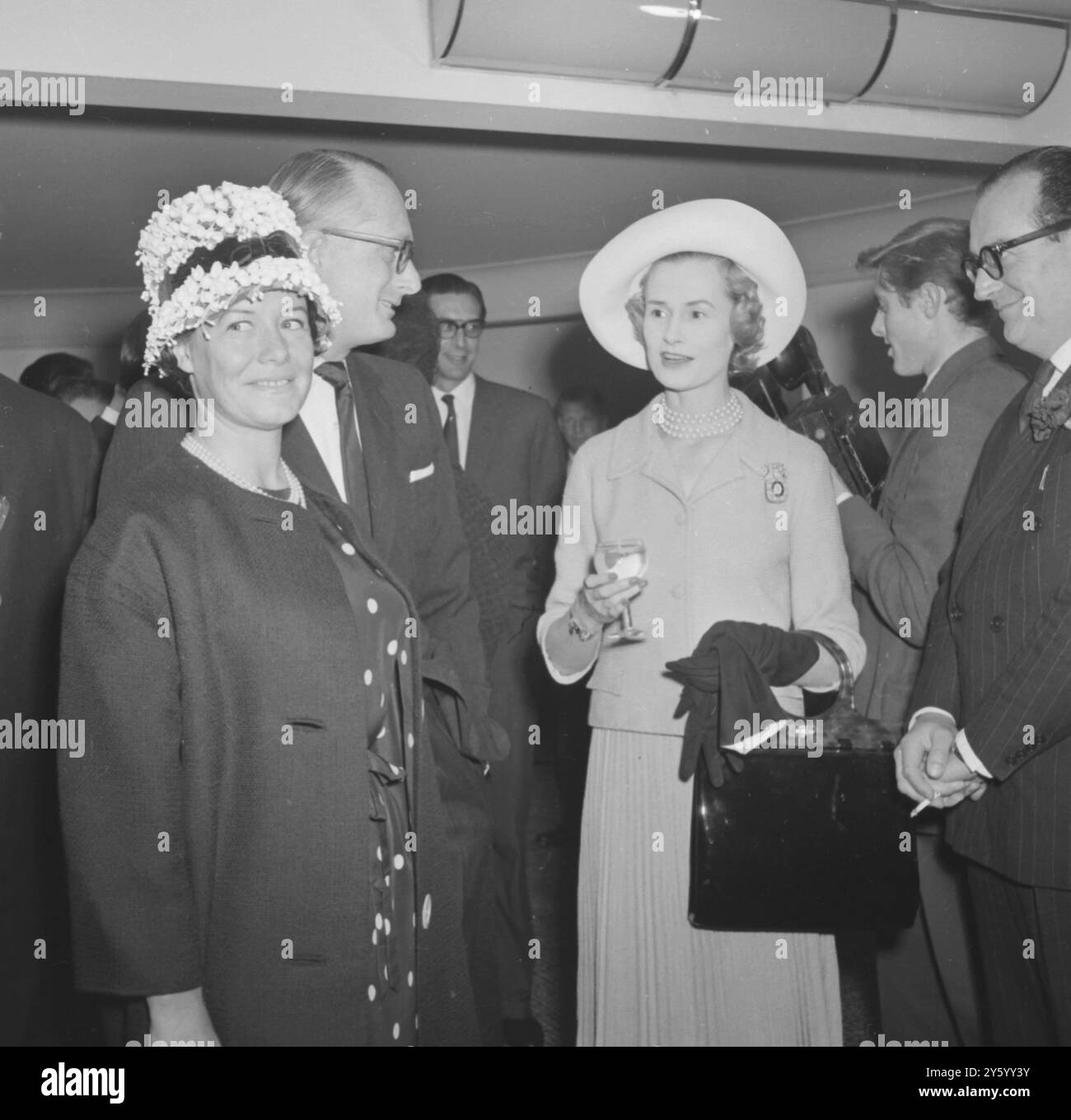 DUKE & DUCHESS OF BEDFORD WITH LADY ISOBEL BARNETT AT SAVOY / 11 APRIL ...