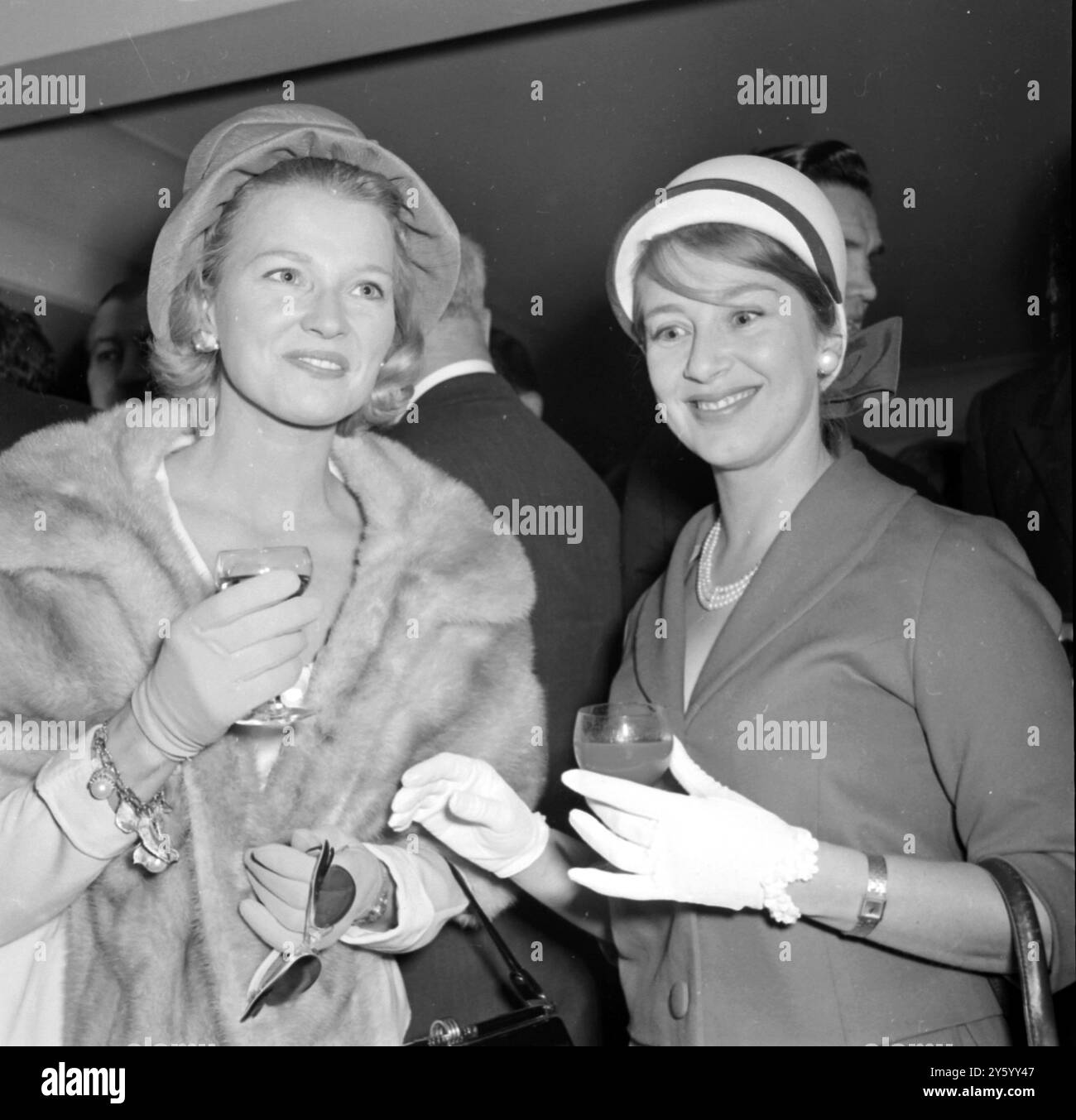 SHIRLEY ABICAIR WITH JOAN REGAN IN LONDON 11 APRIL 1961 Stock Photo - Alamy