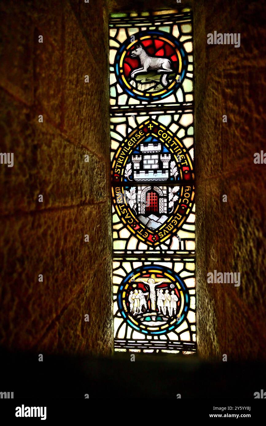 Around Scotland - Stained Glass Window i the The National Wallace ...