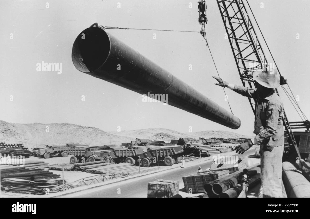 DAMS ASWAN DAM CONSTRUCTION - BUILDING SITE 11 APRIL 1961 Stock Photo ...