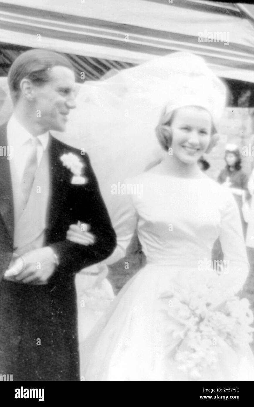 PATRICK HODSON WEDS JUNE SHEPHERD CROSS / 8 APRIL 1961 Stock Photo - Alamy