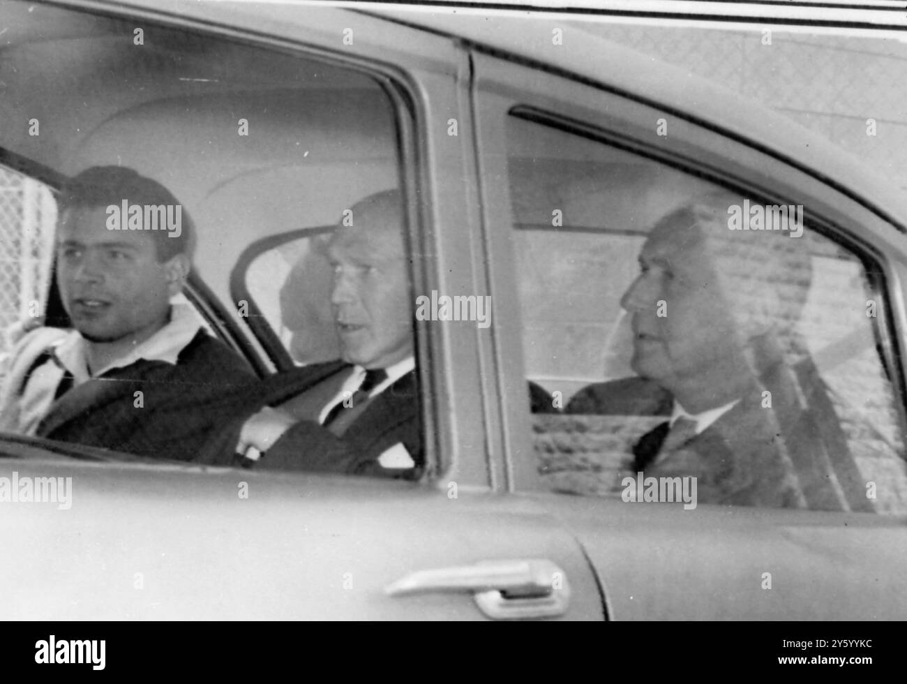 EICHMANN JUDGES MEET - MOSHE LANDAU, ITZHAK RAVEH / 9 APRIL 1961 Stock ...