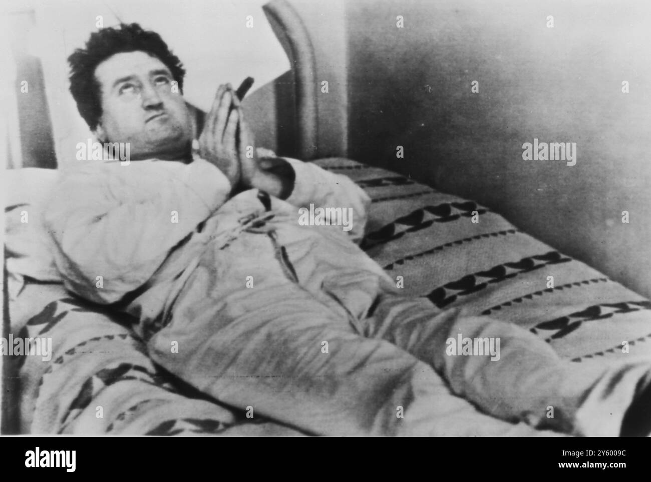 IRISH PLAYWRIGHT BRENDAN BEHAN IN HOSPITAL IN TORONTO 4 APRIL 1961 ...