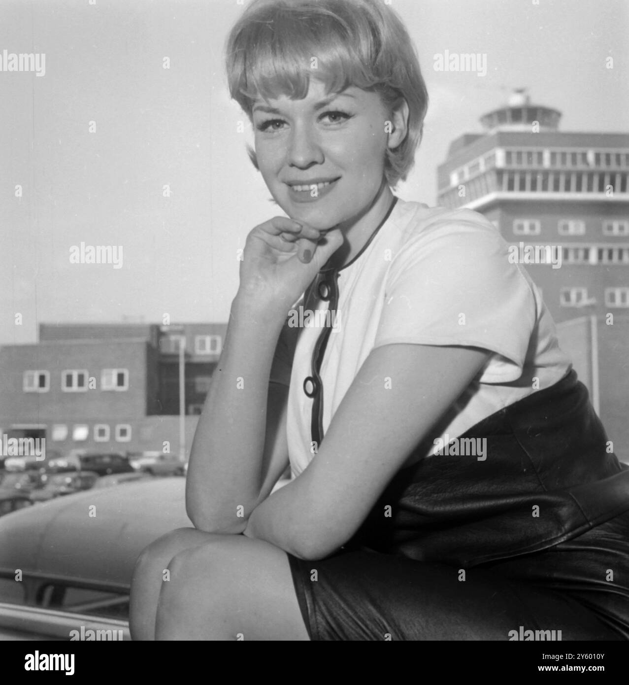 DUTCH FILM STAR INGRID BERGEN AT LONDON AIRPORT / 28 MARCH 1961 Stock ...