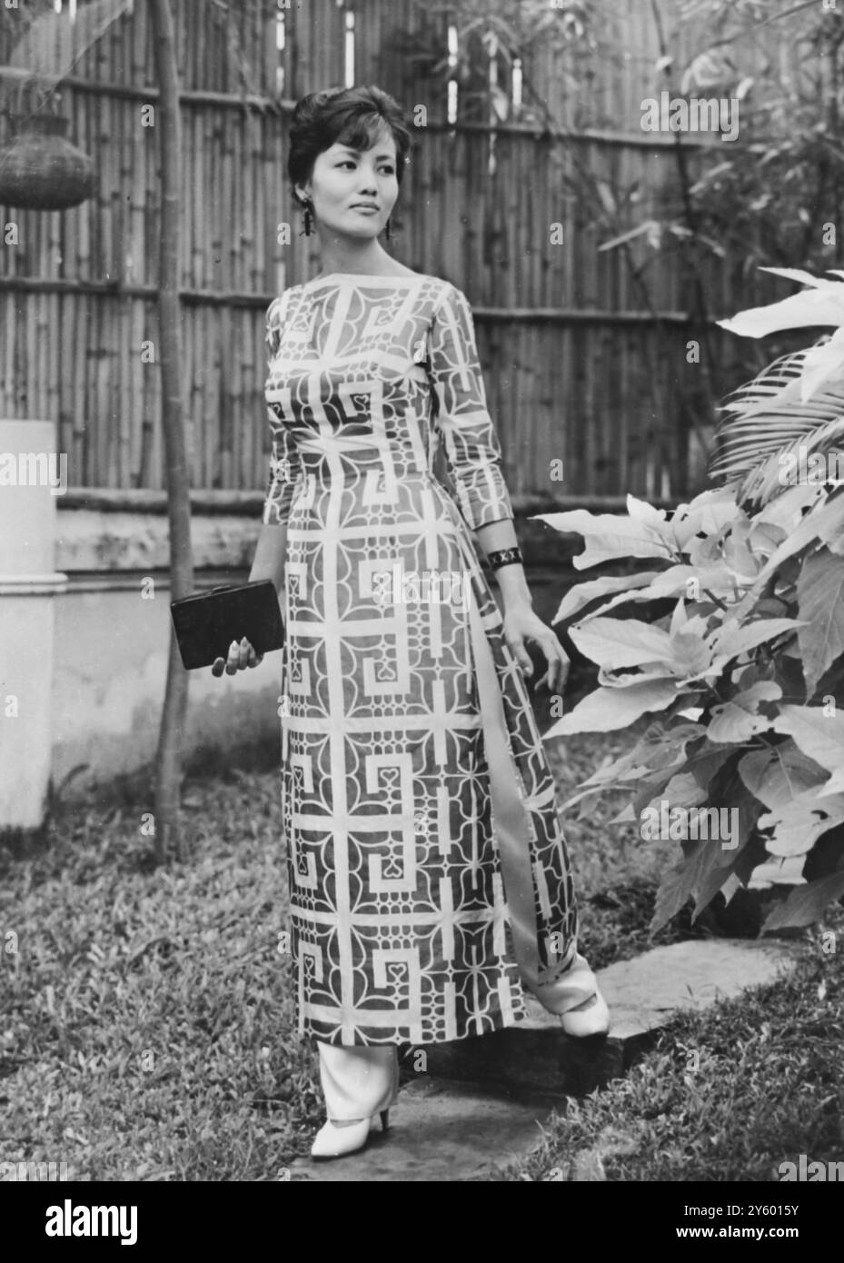 CHING KIEU MODELS DRESS - FASHION IN KOREA/ 27 MARCH 1961 Stock Photo ...