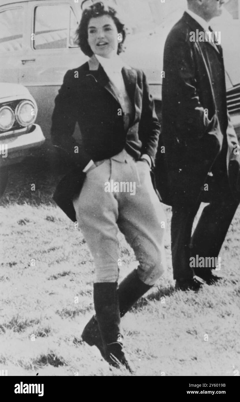 JACQUELINE KENNEDY PREPARES FOR FOX HUNTING 28 MARCH 1961 Stock Photo ...