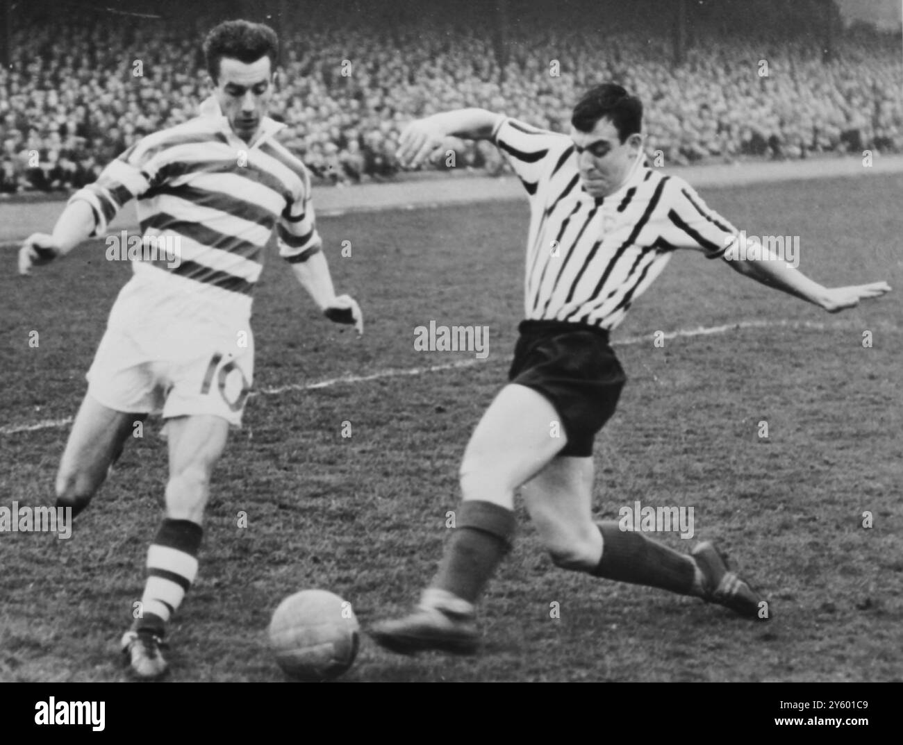 CHALMERS STEVE FRAZER OF DUNFERMLINE FC / 26 MARCH 1961 Stock Photo - Alamy