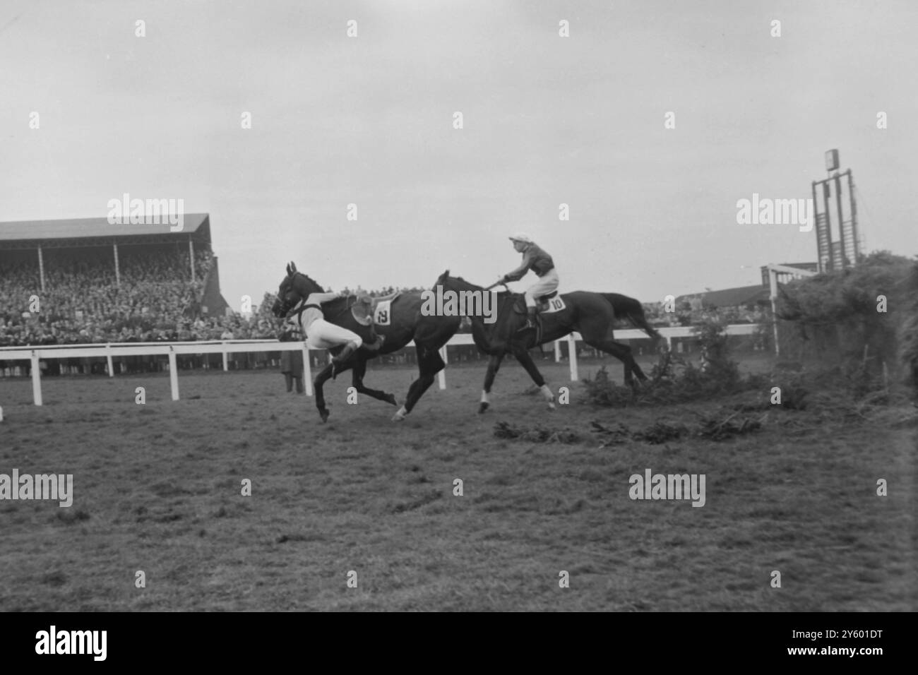 THE GRAND NATIONAL STEEPLECHASE HORSE RACING AT AINTREE 25 MARCH 1961 ...