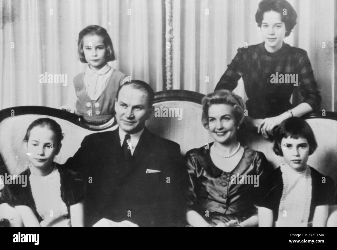 NEW US AMBASSADOR TO FRANCE - JAMES GAVIN WITH FAMILY 24 MARCH 1961 ...