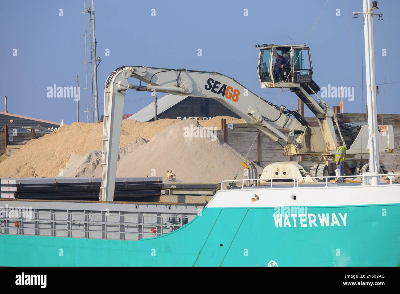 Cargo handler hi-res stock photography and images - Alamy