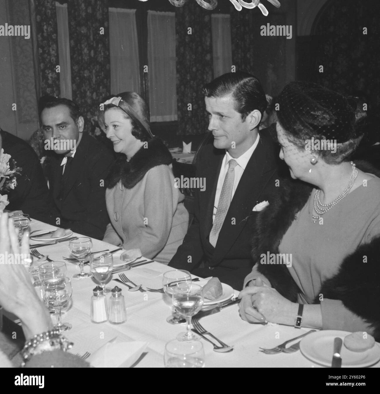 VIVIEN LEIGH WITH JOHN MERIVALE AT HER CHAUFFEUR BERNARD GILLMAN AND ...