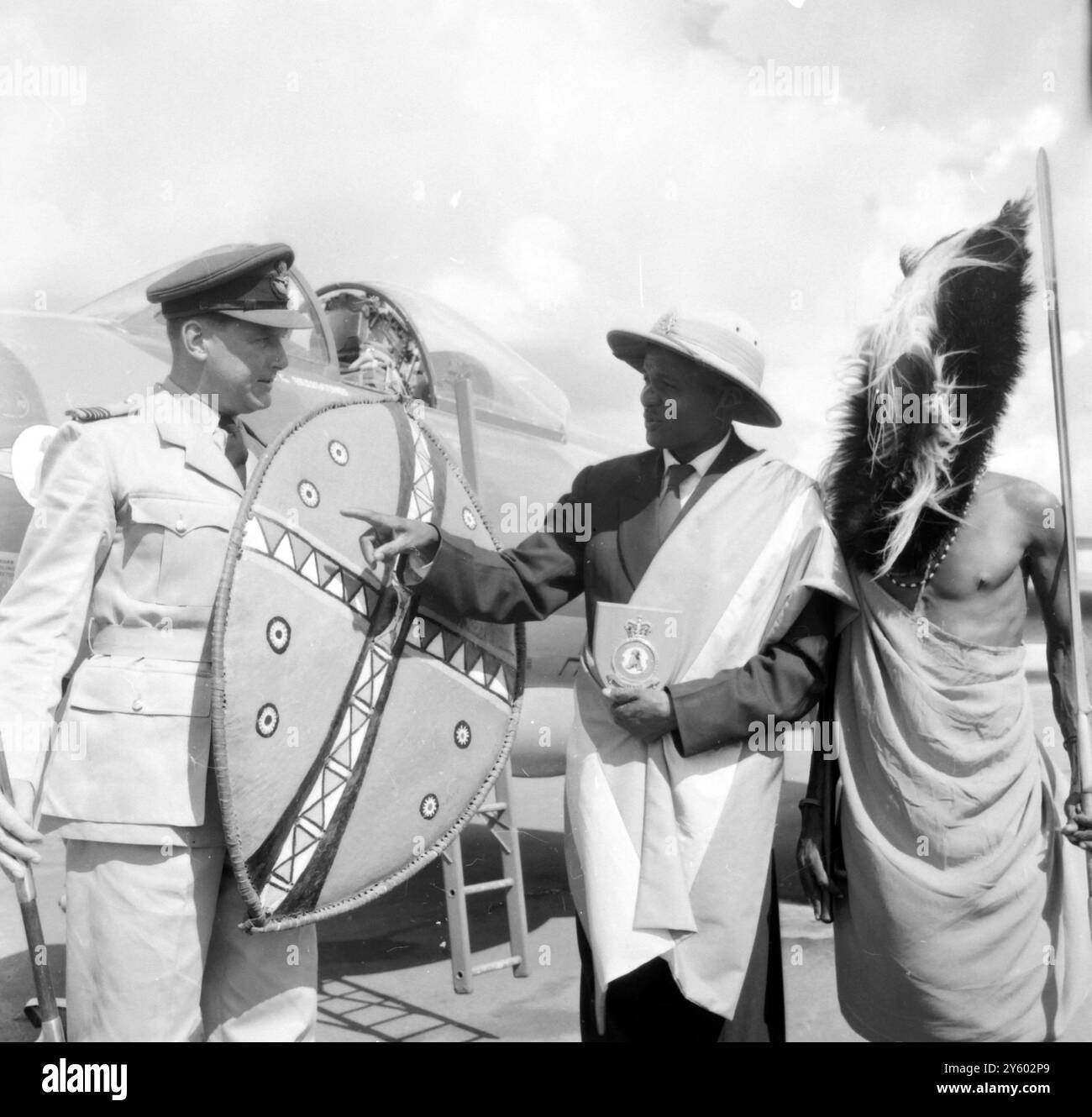 TRIBESMEN CHIEF PRESENTS RAF PERSONNEL WARRIORS SHIELD 18 MARCH 1961 ...