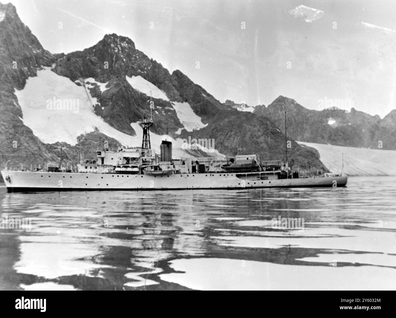 SHIPS LAUNCH HAMPSHIRE BY PRINCESS MARGARET 17 MARCH 1961 Stock Photo ...