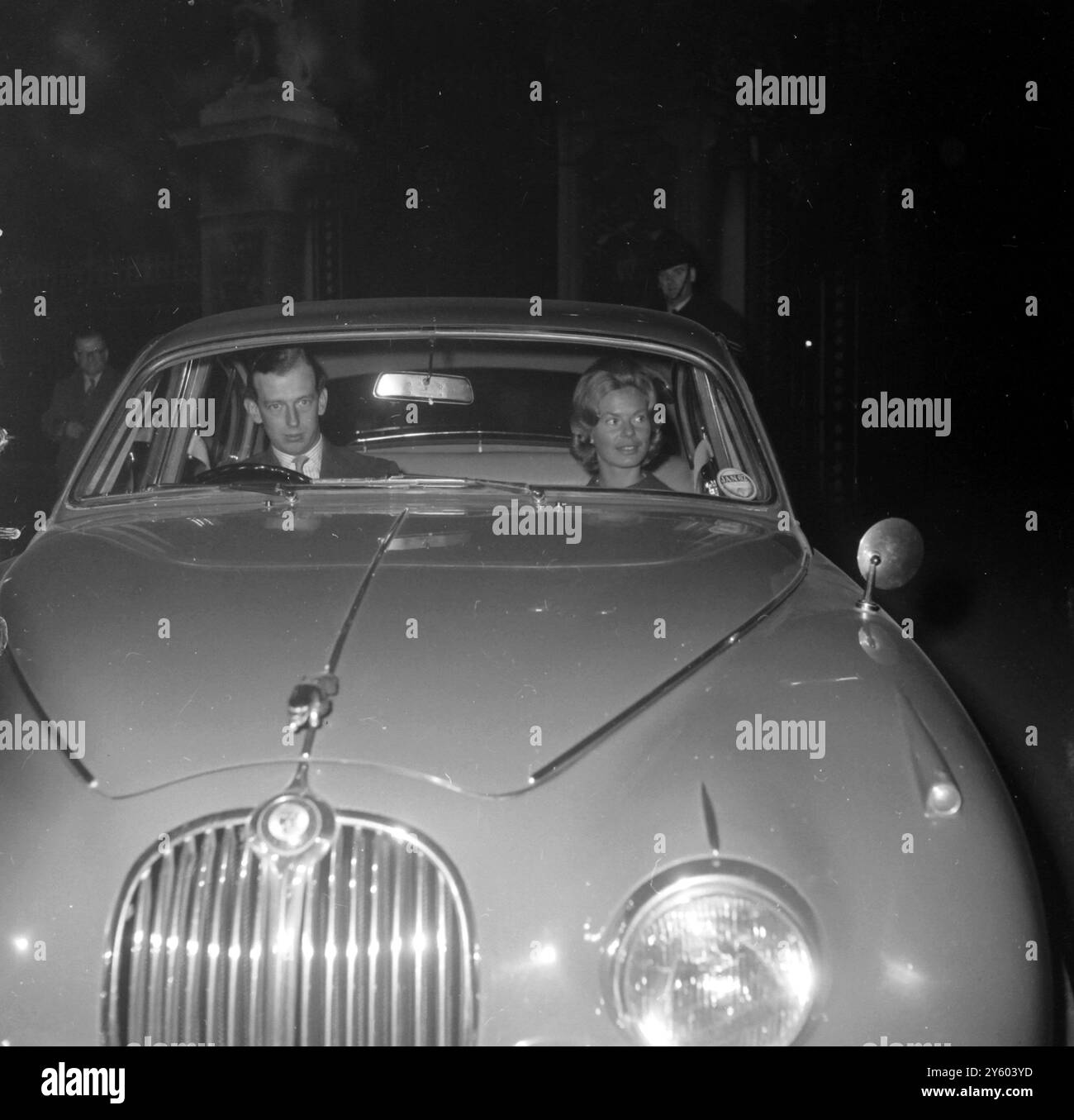 KATHERINE WORSLEY AND THE DUKE OF KENT LEAVING BUCKINGHAM PALACE IN A ...