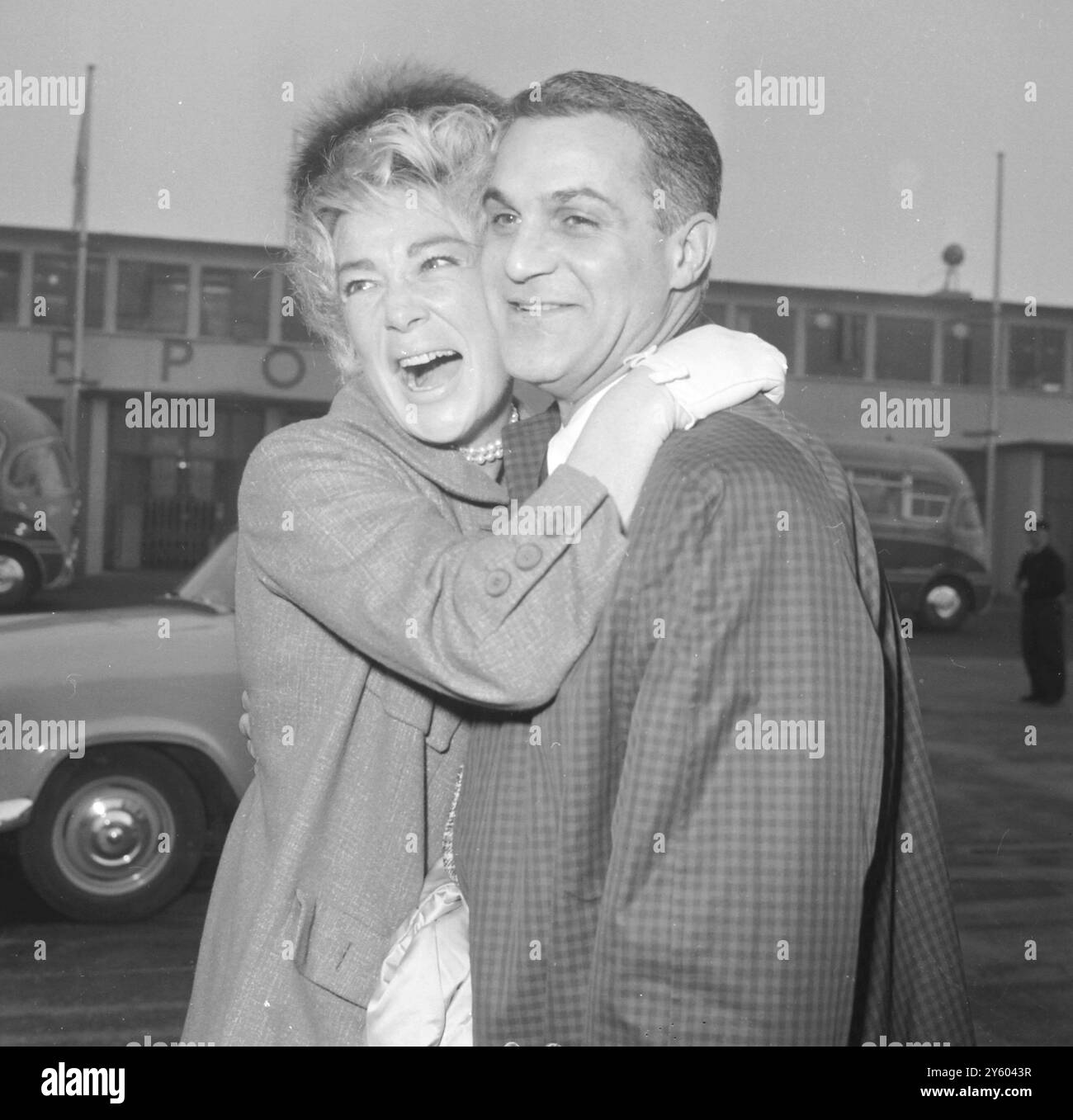 BARBARA HUTTON WITH HUSBAND ENBRACE IN LONDON / 8 MARCH 1961 Stock ...