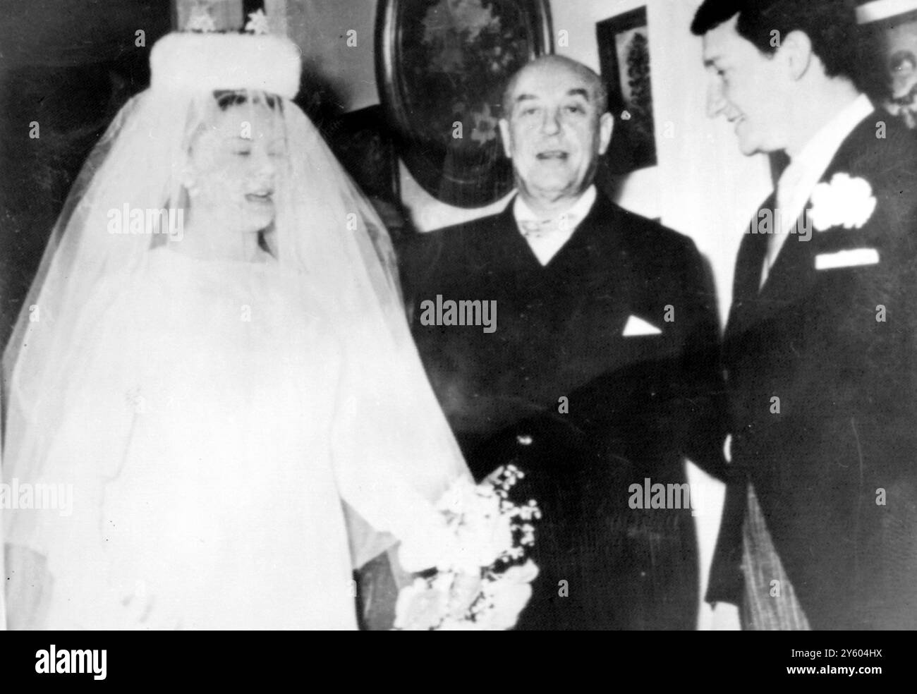 PHILIPPINE ROTHSCHILD WEDDING WITH ACTOR JACQUES SEREYS 4 MARCH 1961 ...