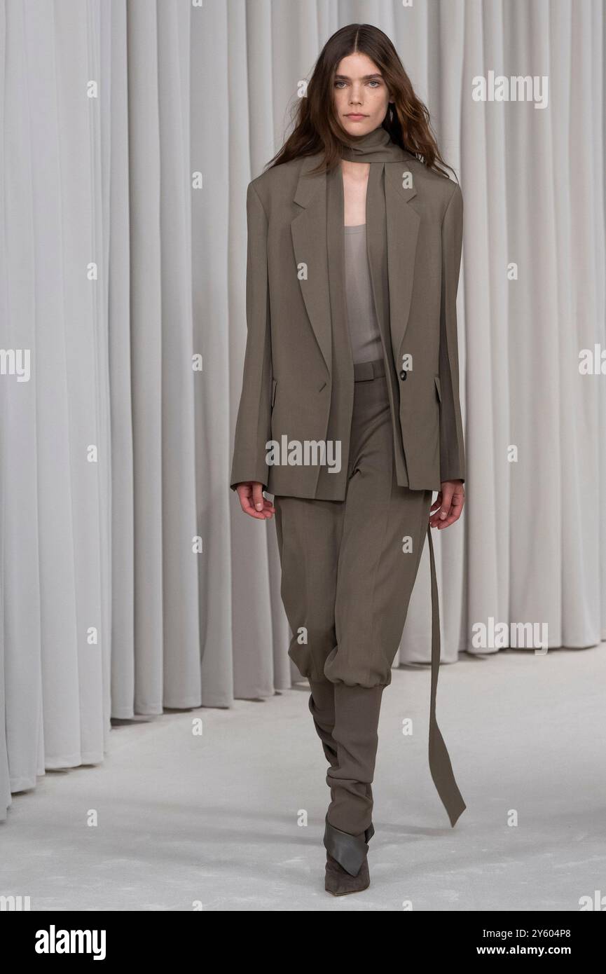 Milan, Italy. 21st Sep, 2024. Model Betsy Gaghan is seen on the catwalk ...