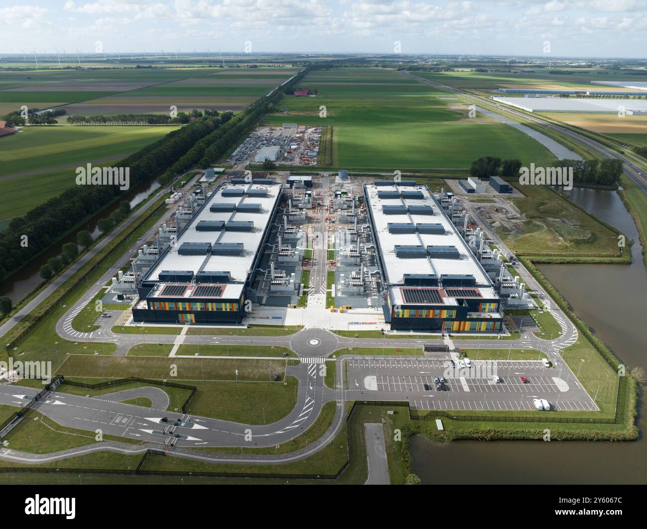 Data center in middenmeer hi-res stock photography and images - Alamy