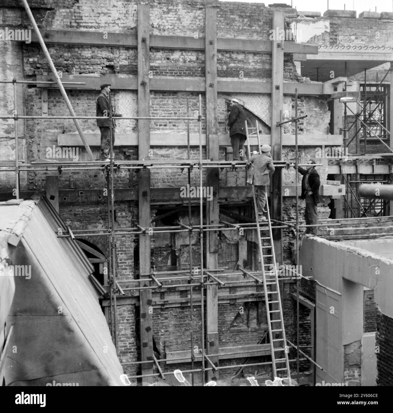 21 february 1960 Black and White Stock Photos & Images - Alamy