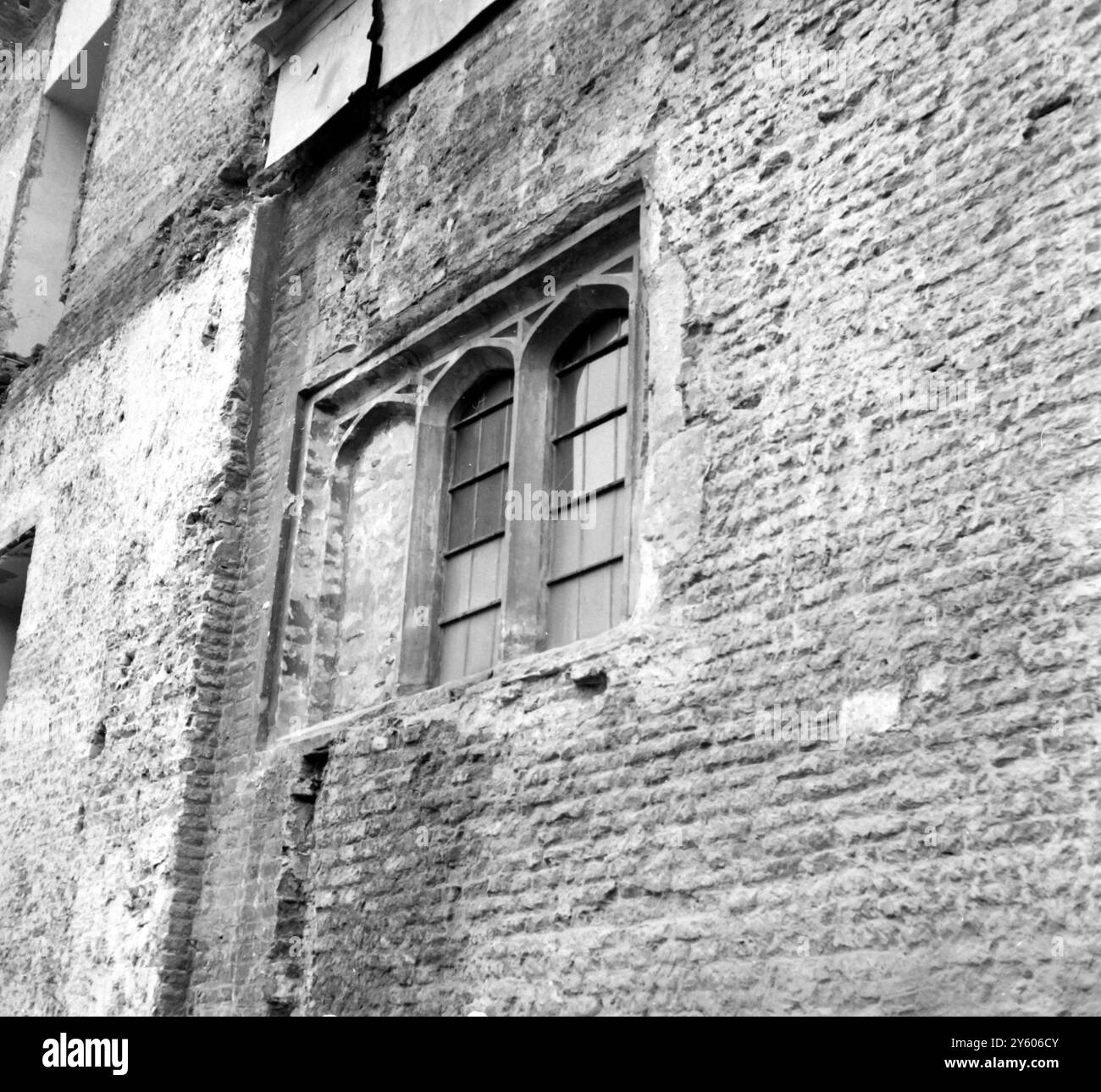BUILDINGS TUDOR WINDOW 21 FEBRUARY 1961 Stock Photo - Alamy