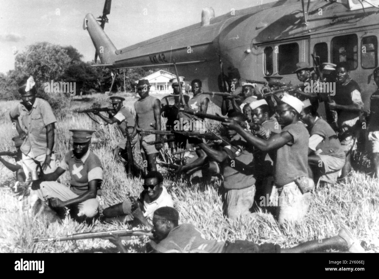 ARMY TROOPS LAND IN KOBONDO AREA KATANGA 21 FEBRUARY 1961 Stock Photo ...