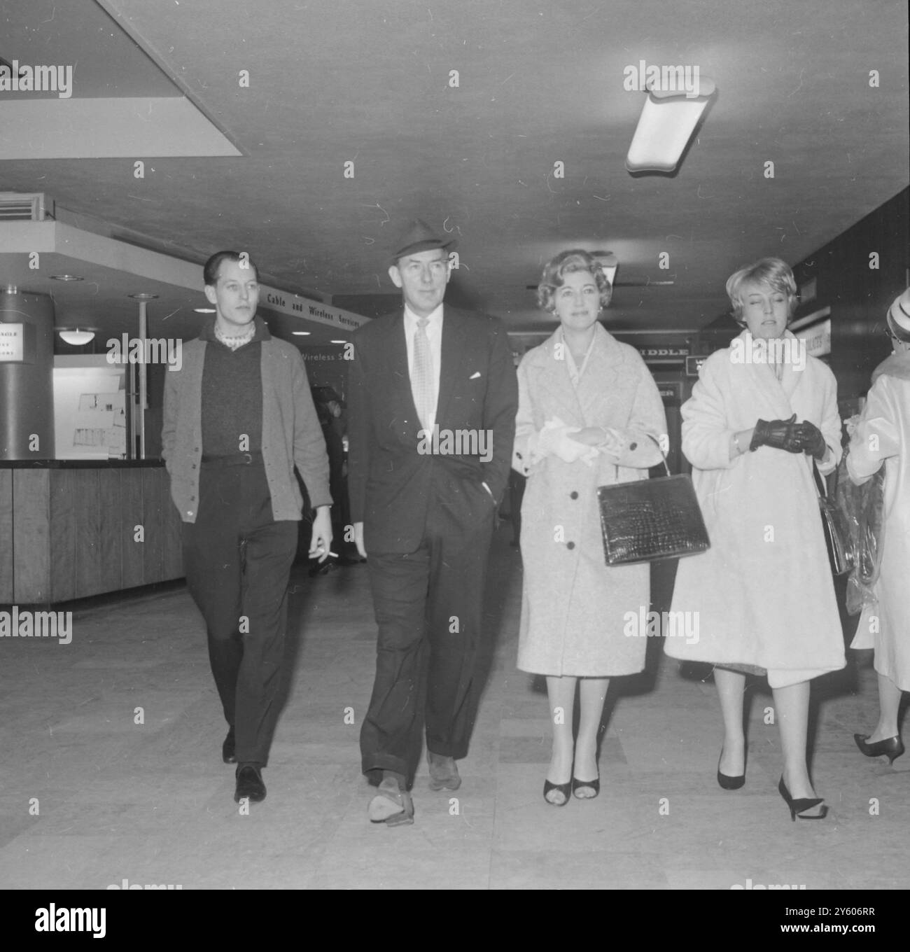 WILDING MICHAE FILM STAR + WIFE SUSAN / 18 FEBRUARY 1961 Stock Photo ...
