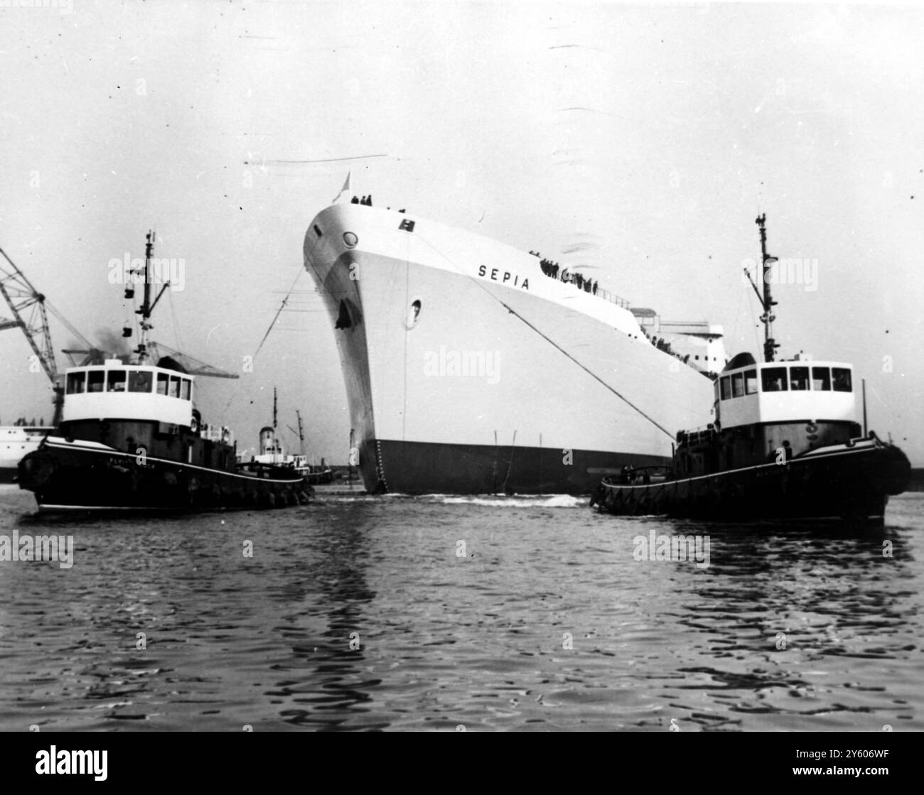 Ships sepia hi-res stock photography and images - Alamy