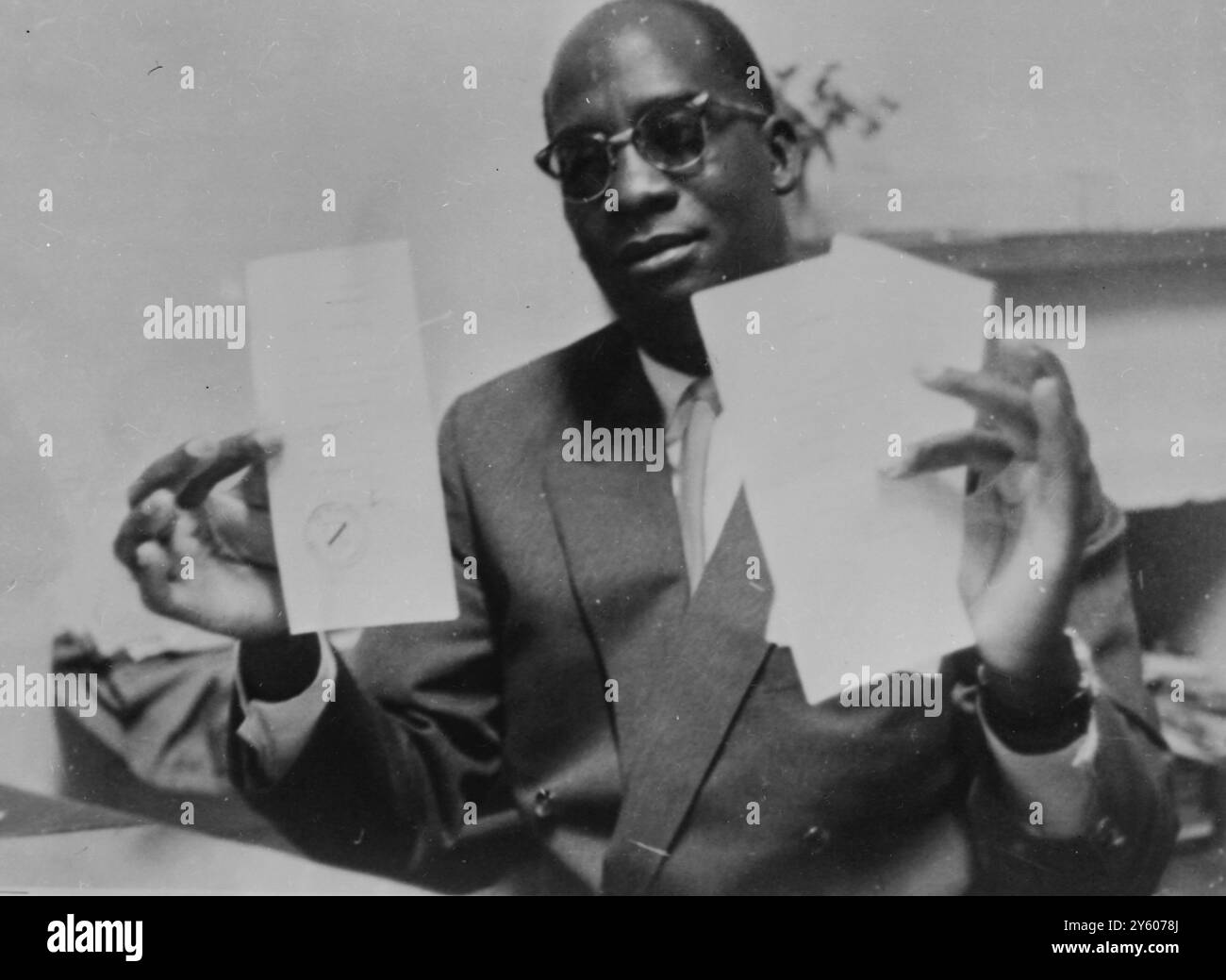 MUNONGO SHOWING DEATH CERTIFICATE OF PATRICE LUMUMBA / 15 FEBRUARY 1961 ...