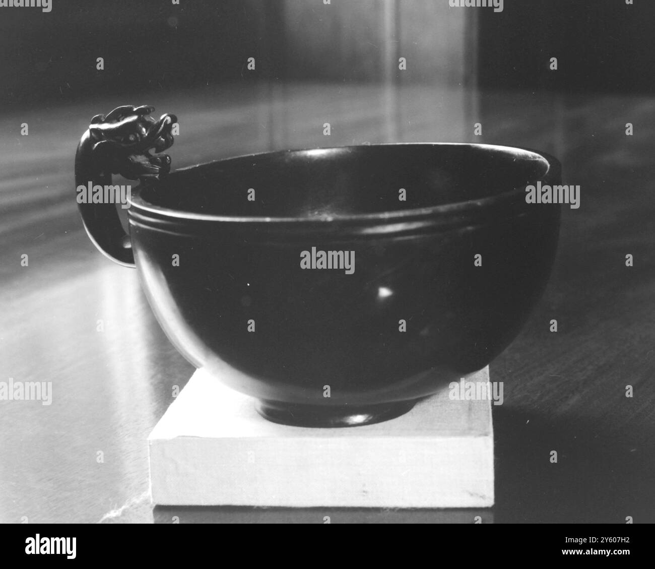 THE JADE CUP AT BRITISH MUSEUM 13 FEBRUARY 1961 Stock Photo - Alamy