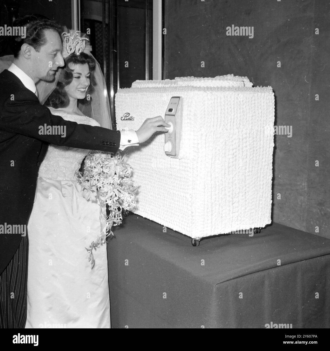 BLOOM JOHN WEDS CASS ANNE 12 FEBRUARY 1961 Stock Photo - Alamy
