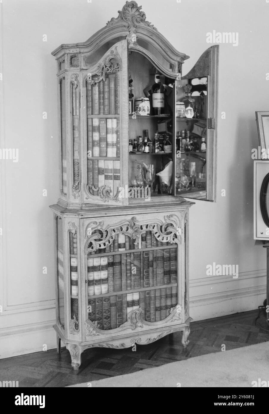 INTERIOR - 18A CHARLES STREET - HOME OF JACK HULBERT AND CICELY ...
