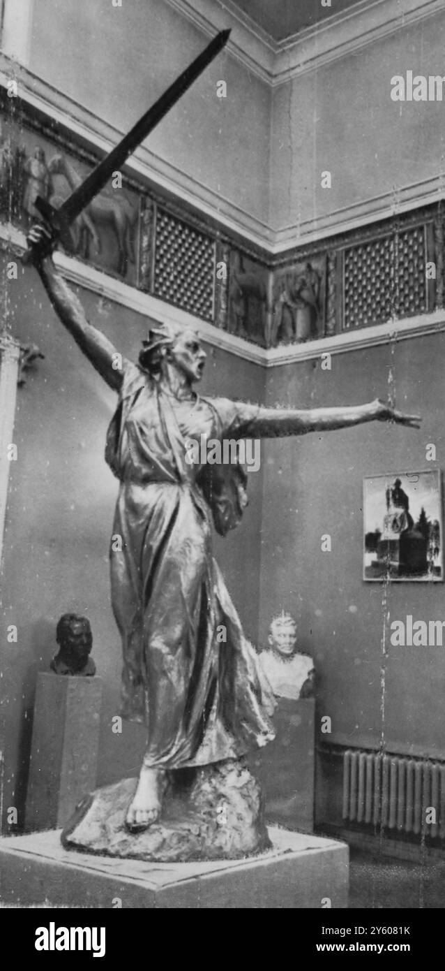 VICTORY STATUE IN STALINGRAD 10 FEBRUARY 1961 Stock Photo - Alamy