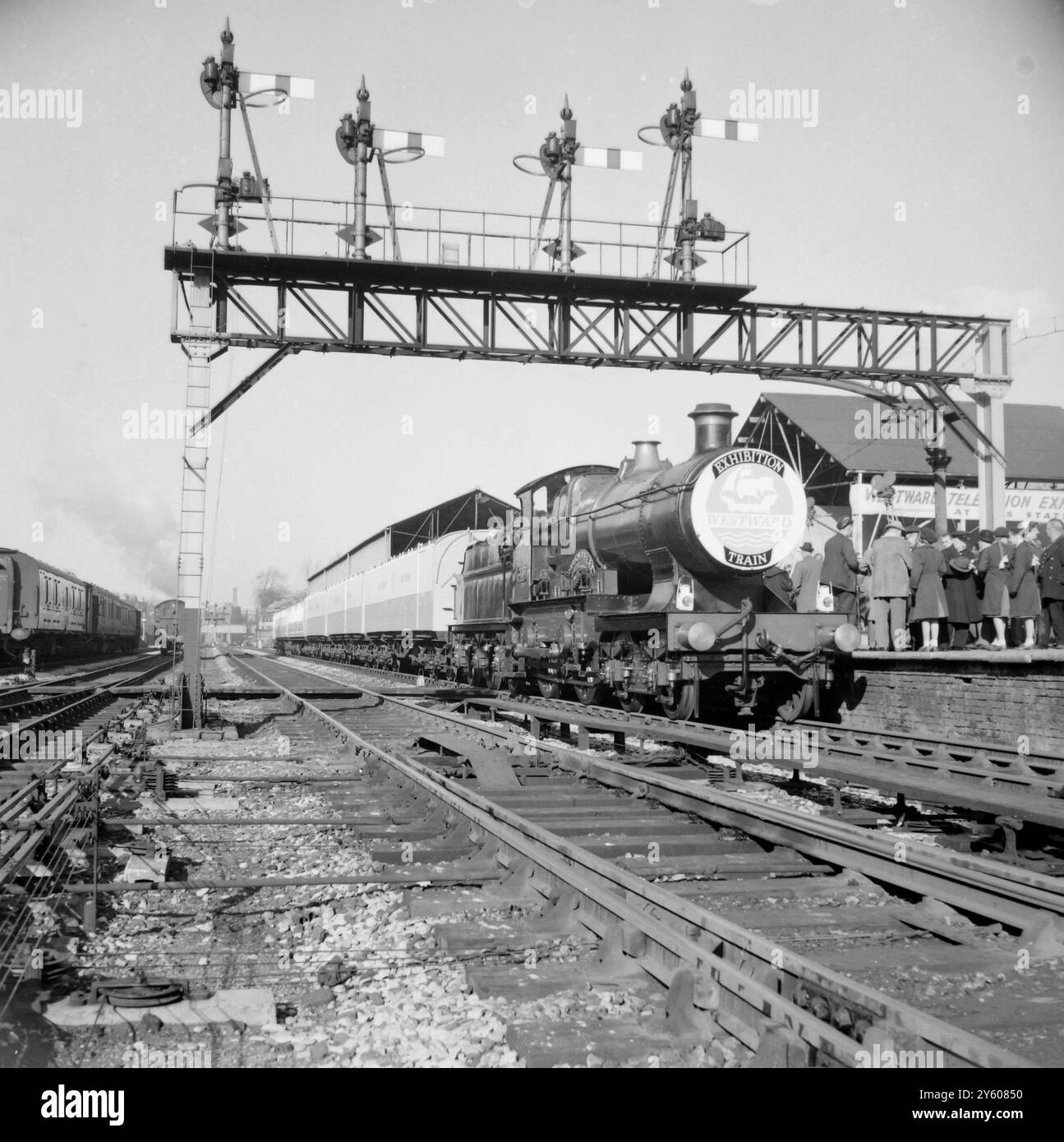 THE CRAZY GANG ON THE TRAIN - JIMMY NERVO, TEDDY KNOX, JIMMY GOLD, JACK ...