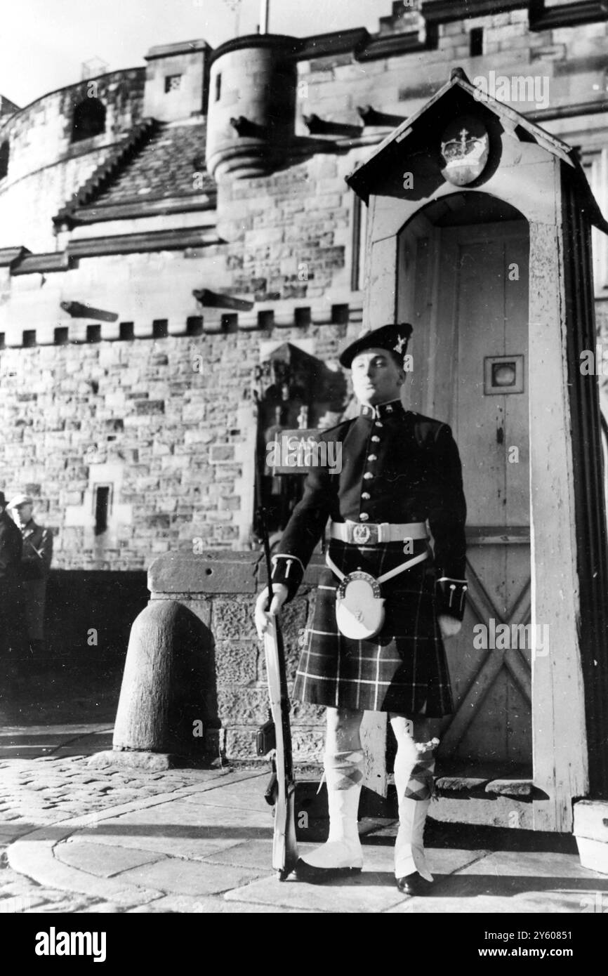 NEW REGIMENT QUEENS OWN HIGHLANDERS IN SCOTLAND 9 FEBRUARY 1961 Stock ...