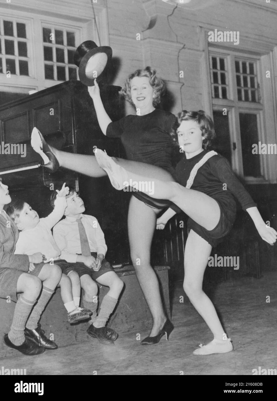 CLIFFORD EILEE PENNY DAVID RODNEY & TIMOTHY / 8 FEBRUARY 1961 Stock ...