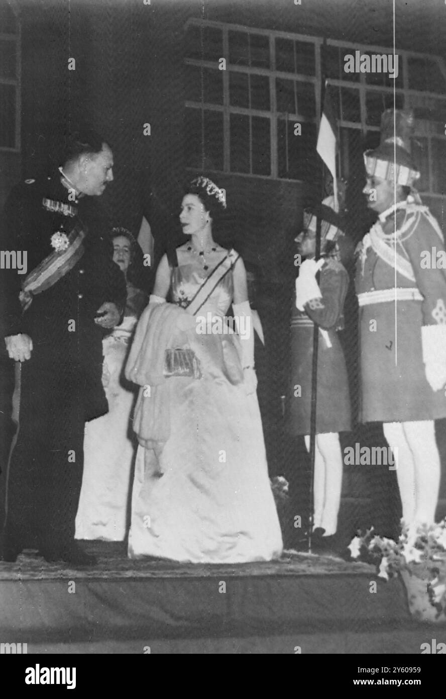Queen elizabeth 1961 pakistan hi-res stock photography and images - Alamy