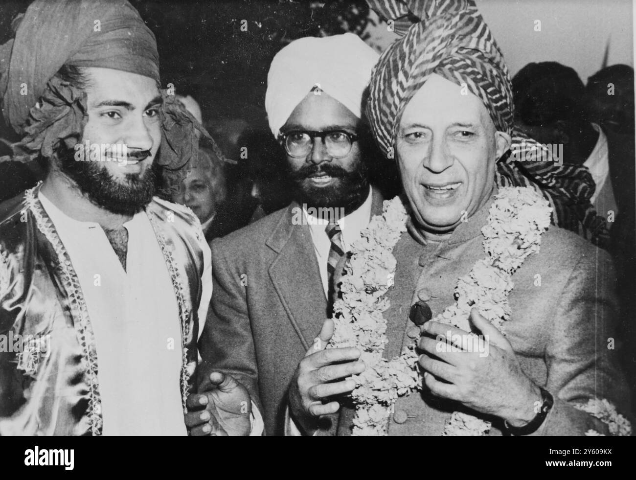 DANCE - PRESIDENT NEHRU AT FOLK DANCING - 30 JANUARY 1961 Stock Photo ...