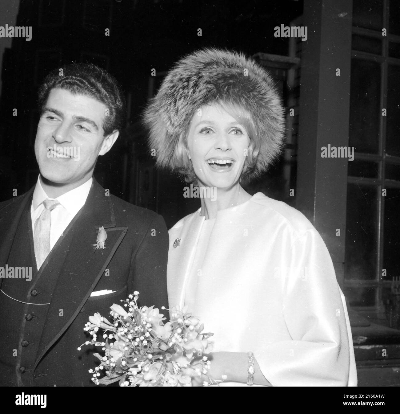 VIRGINIA WYNNE THOMAS MARRIES PETER BLOND 26 JANUARY 1961 Stock Photo ...