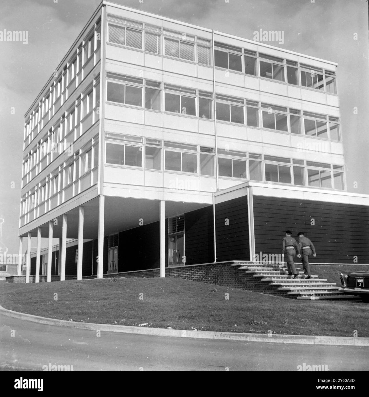FIRST COMPUTER IN THE ARMY - MAIN BUILDING IN WINCHESTER EXTERIOR 26 ...