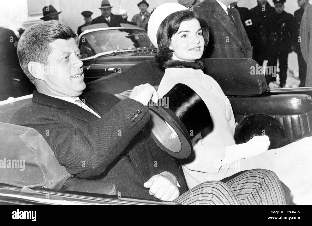 US PRESIDENT JOHN F KENNEDY WITH WIFE JACKIE CAR PARADE / 22 JANUARY ...