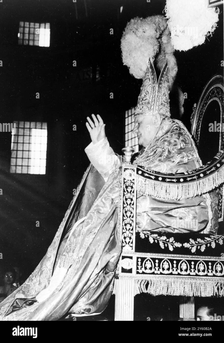 POPE JOHN XXIII CHAIR CARRIED / 20 JANUARY 1961 Stock Photo - Alamy