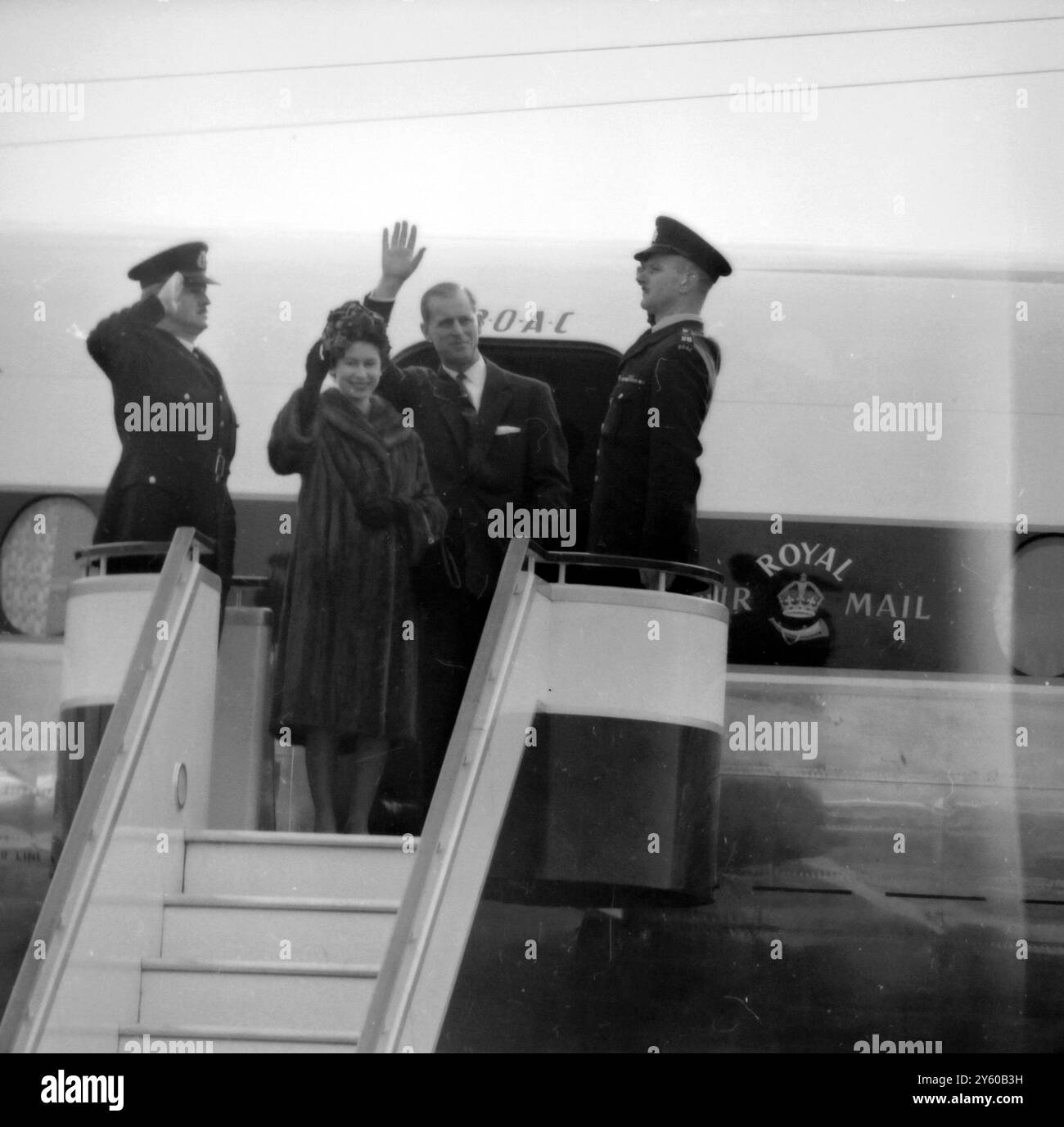 THE QUEEN ELIZABETH II WITH PRINCE PHILIP WAVING FROM FAMILY PLANE ...